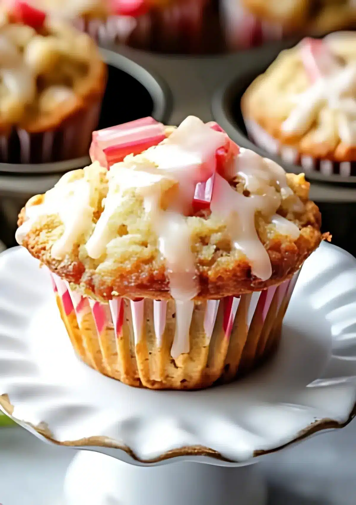 Tangy-Sweet Rhubarb Muffins