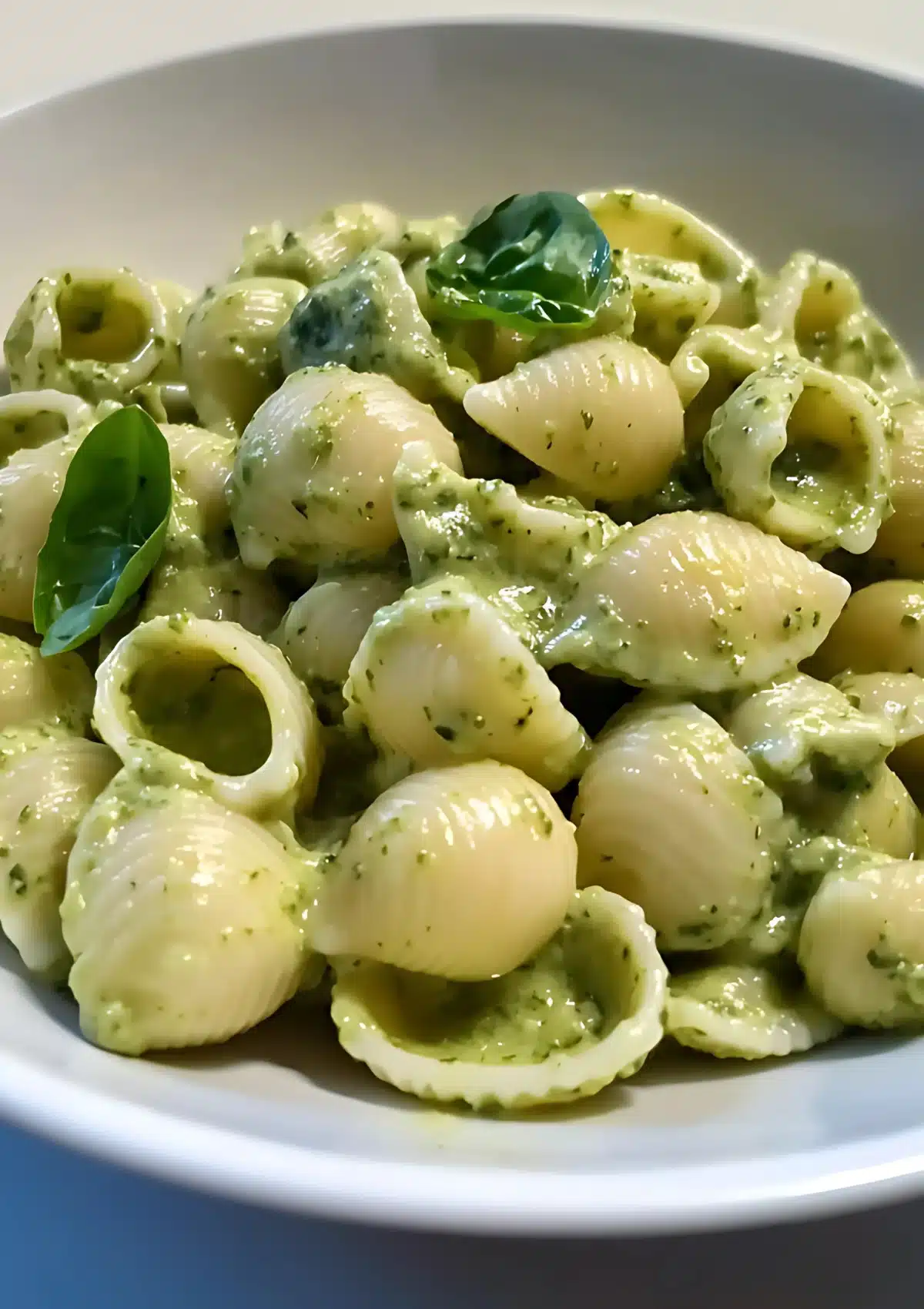 Easy Creamy Pesto Pasta Recipe (Ready in 20 Minutes!)